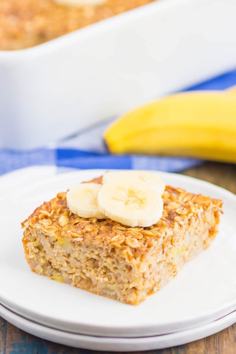 Banana Baked Oatmeal Recipe (Healthy & Easy!) - Pumpkin 'N Spice