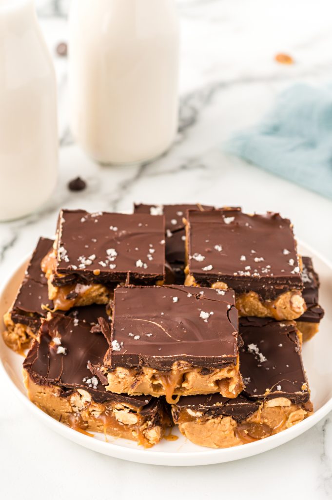No Bake Snickers Peanut Butter Bars - Pumpkin 'N Spice
