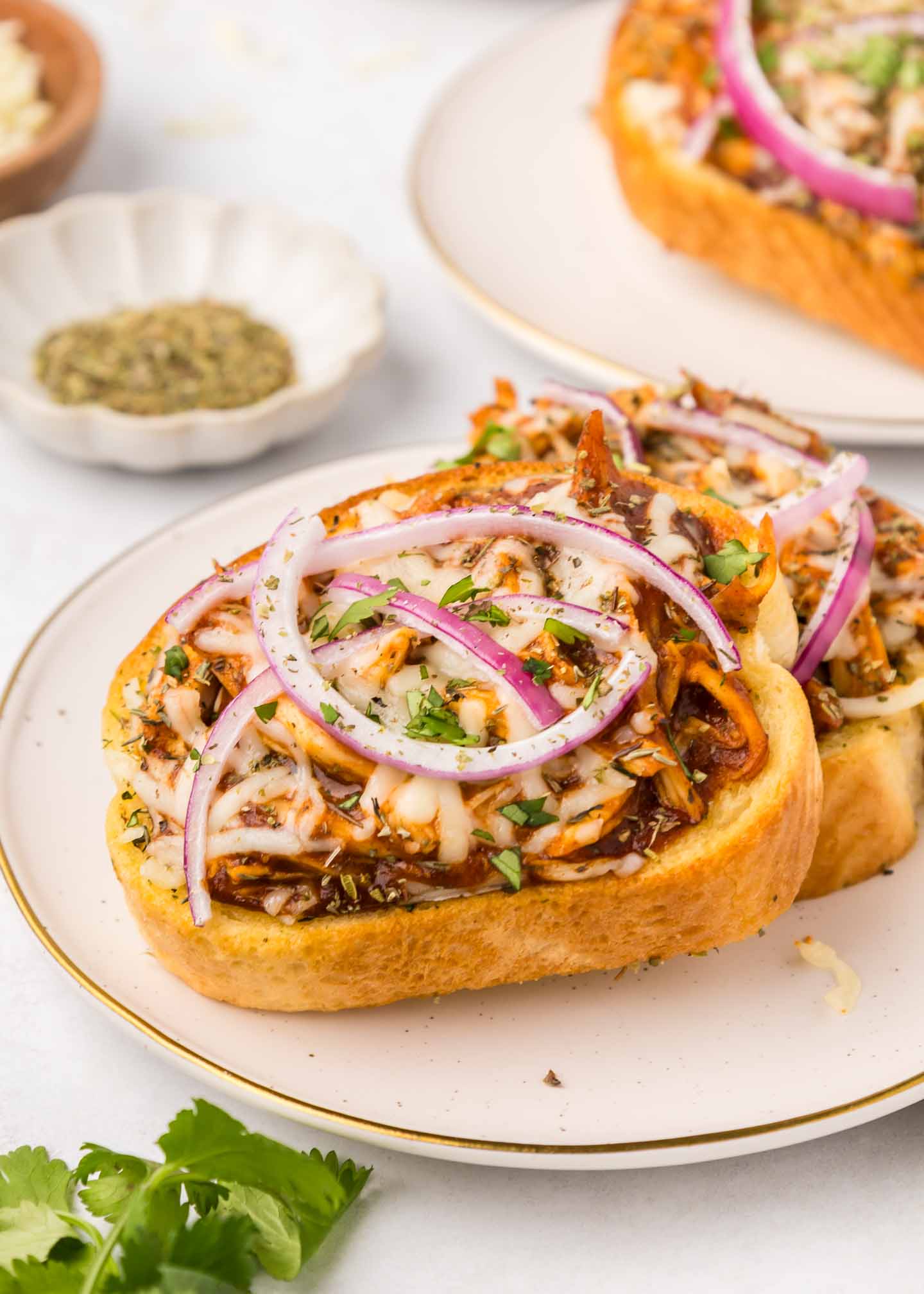 BBQ Chicken Garlic Toast - Pumpkin 'N Spice
