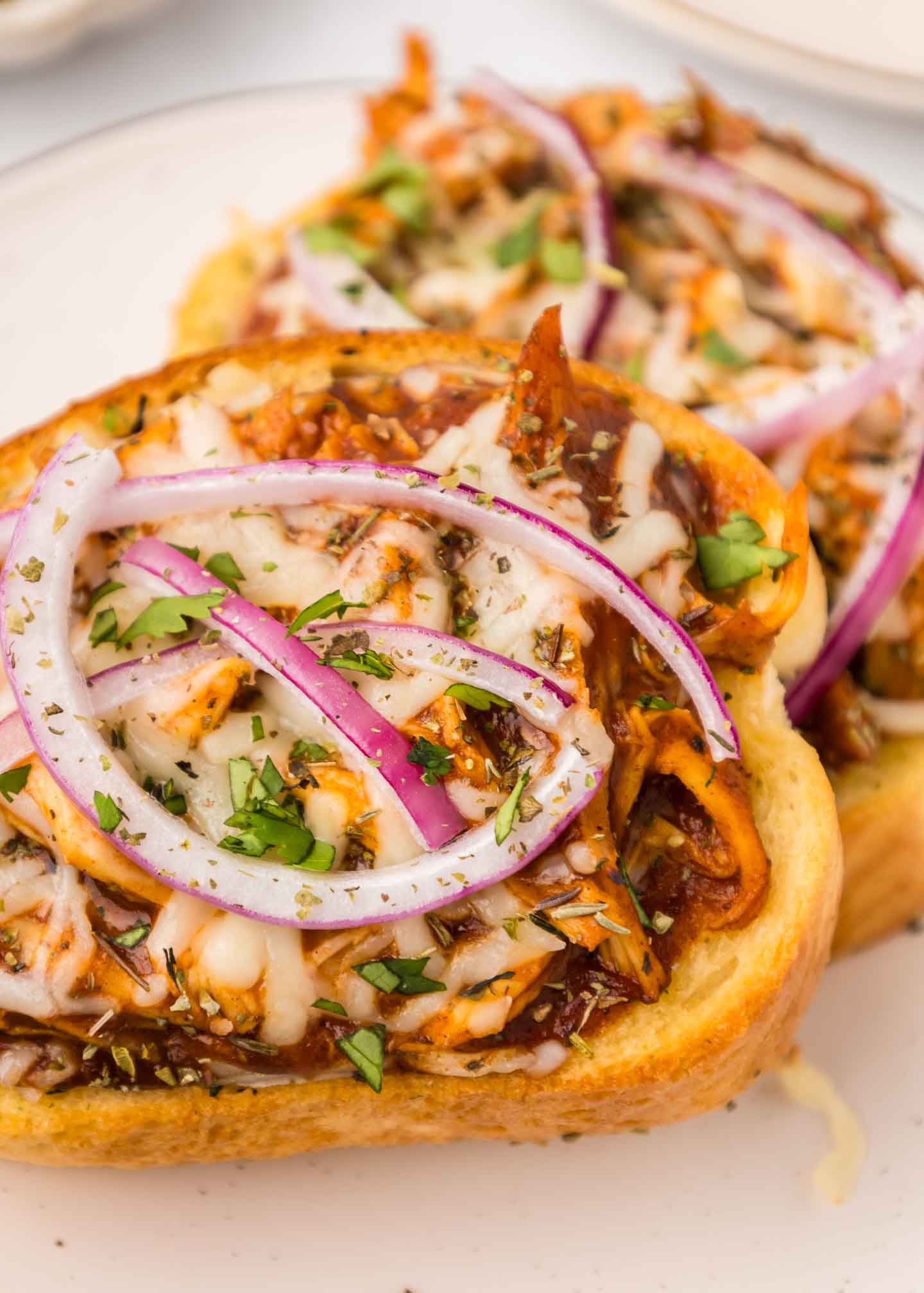 BBQ Chicken Garlic Toast - Pumpkin 'N Spice