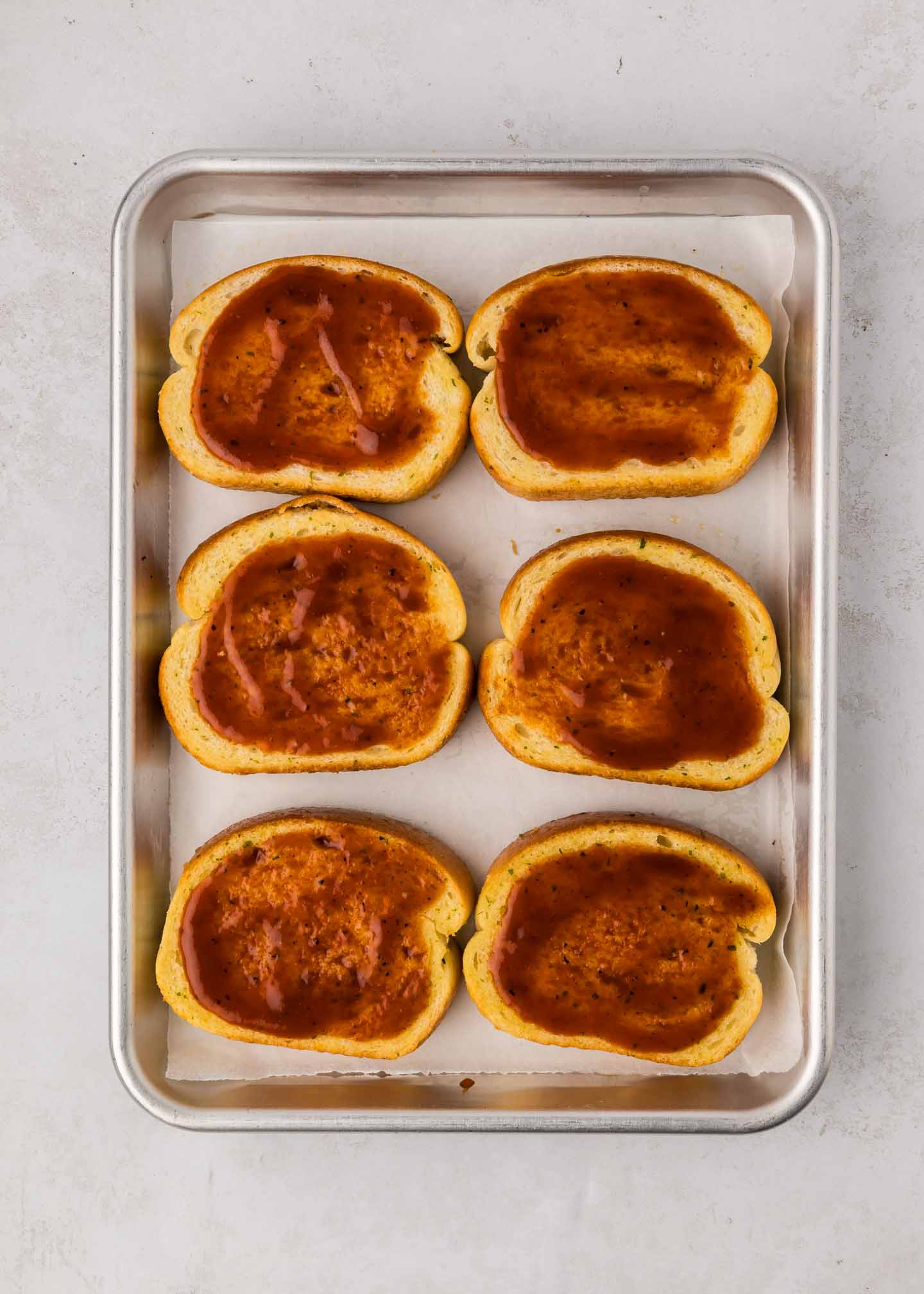 BBQ Chicken Garlic Toast - Pumpkin 'N Spice