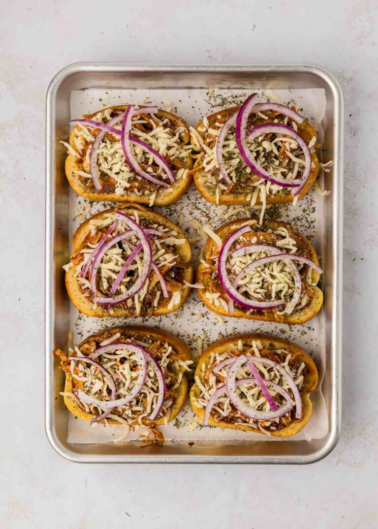BBQ Chicken Garlic Toast - Pumpkin 'N Spice